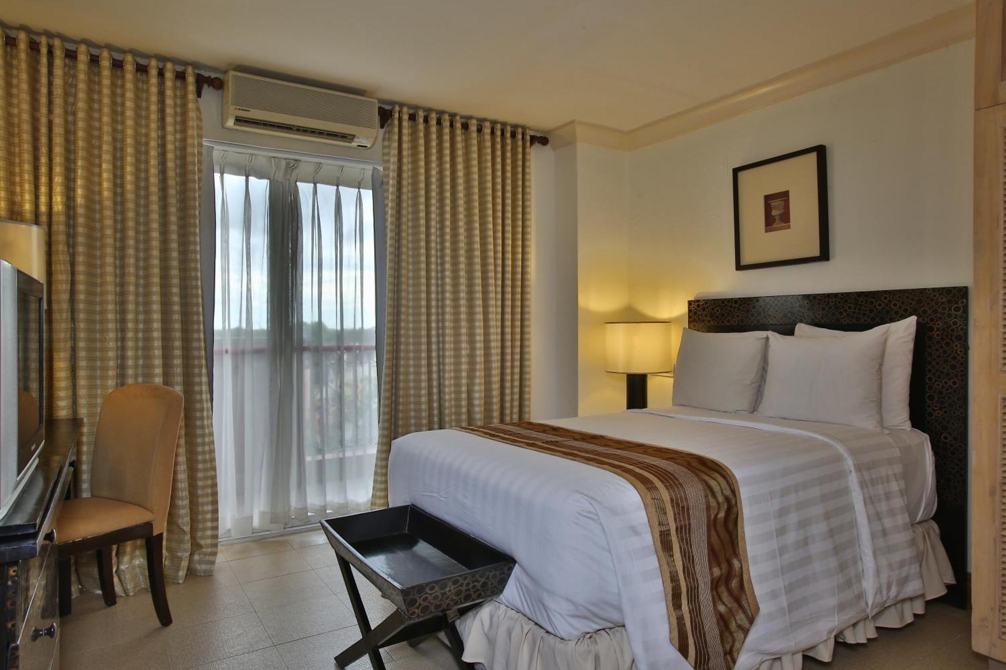 CROWN REGENCY SUITES MACTAN ::: MACTAN, PHILIPPINES ::: COMPARE HOTEL RATES