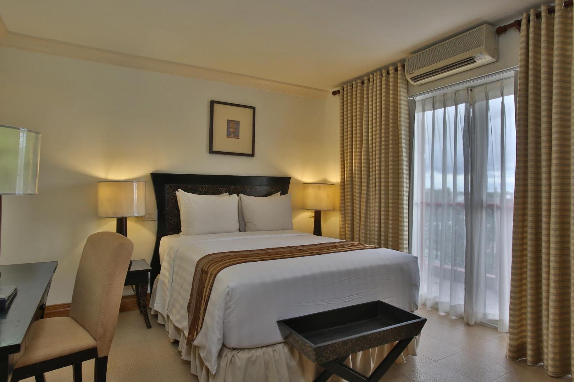 CROWN REGENCY SUITES MACTAN, LAPU-LAPU CITY